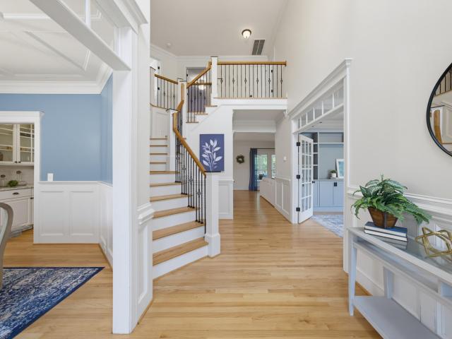 6121 Gretna Lane