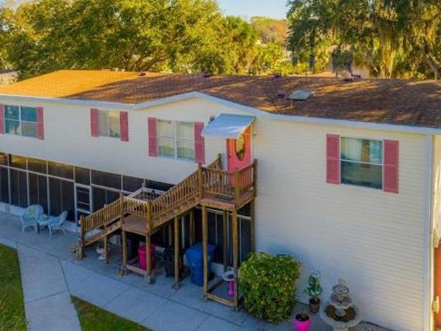 6121 Island Dr, Weeki Wachee, FL 34607