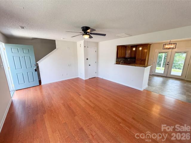 6121 Linda Vista Lane