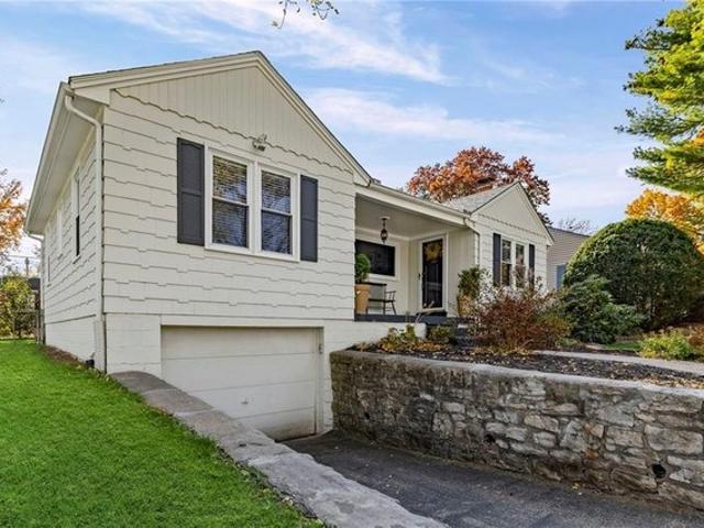 6121 W 54th Ter, Mission, KS 66202