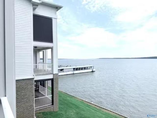 6122 BAY VILLAGE DR APT 204, ATHENS, AL 35611 Single Family Re.