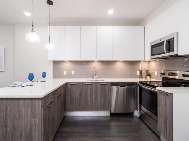 6122 Hudson Ave # 5E