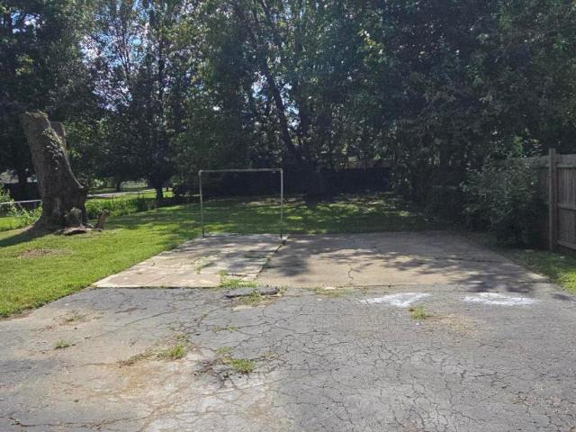 6122 Lone Oak Trail