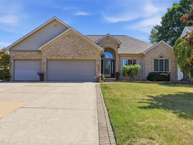 6122 S Edge Way, Grand Blanc, MI 48439