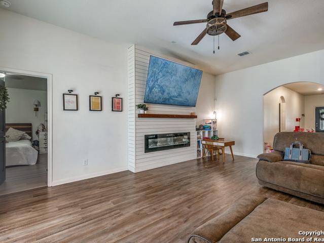 6122 Underwood Way