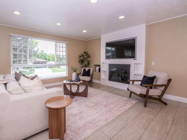 6123 S Rodeo Ln, Cottonwood Heights, UT 84121