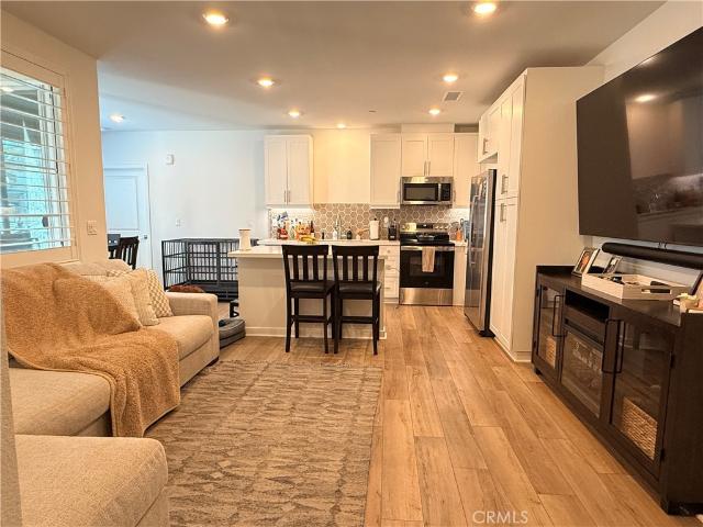 6123 Valentina way
