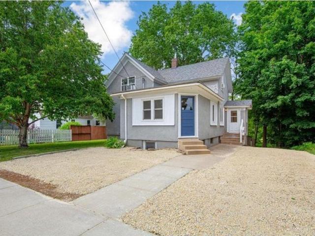 612 2nd St W, Northfield, MN 55057