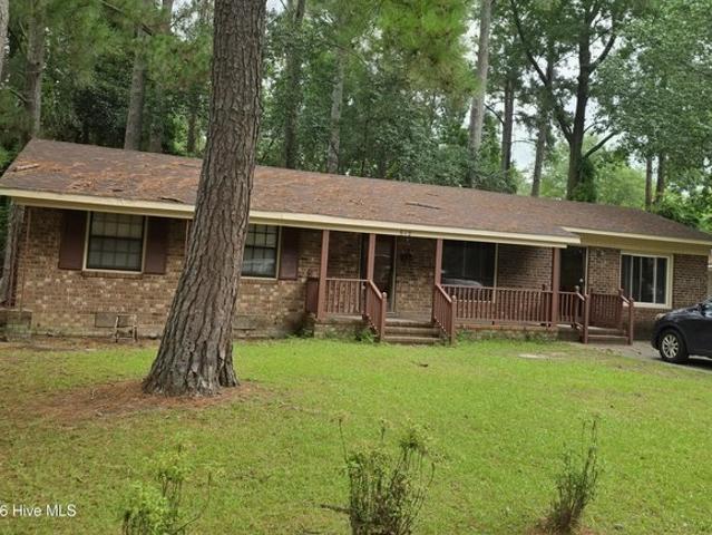 612 Calhoun St, Clinton, NC 28328