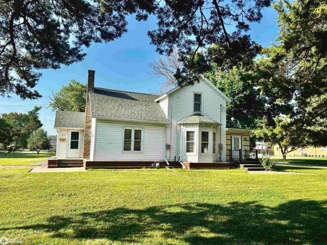 612 Center Street W
