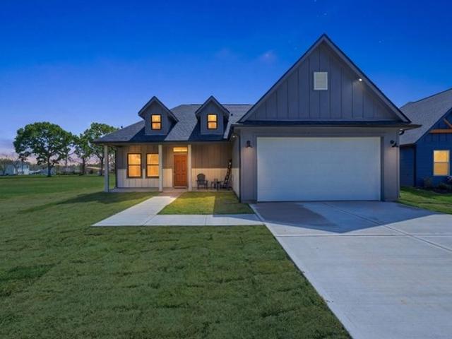 612 Austin St, West Columbia, TX 77486