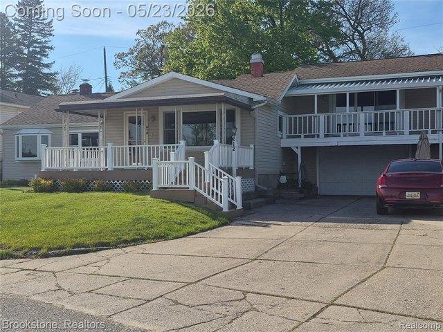 612 Buena Vista Ave, Lake Orion, MI 48362