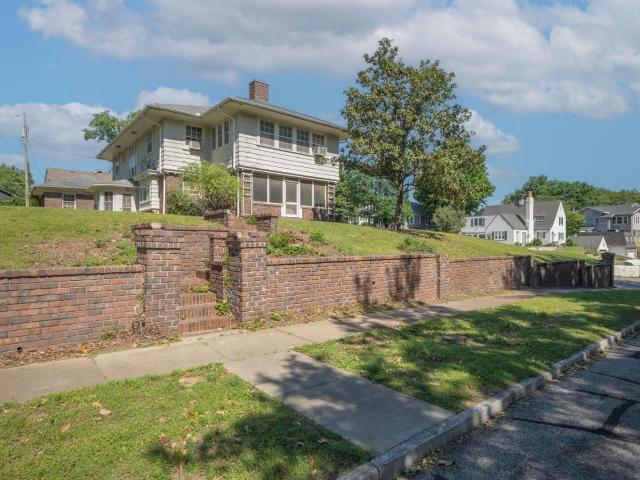 612 Glenview Place