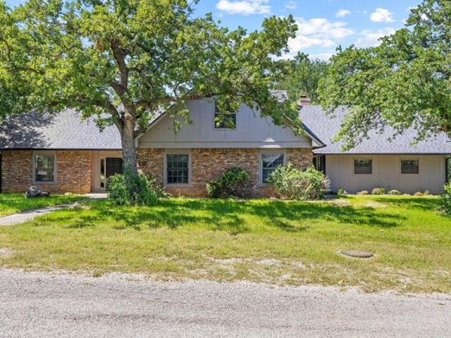 612 Doaks Dr, Runaway Bay, TX 76426