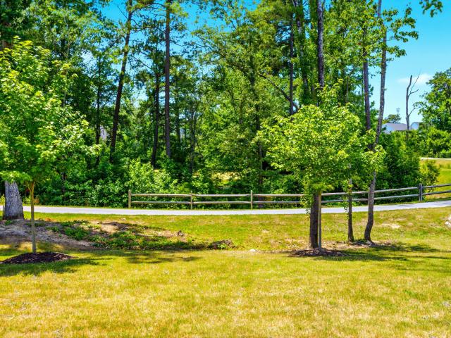612 Deer Pond Way