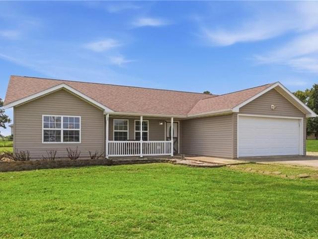 612 E 4th St, Stover, MO 65078