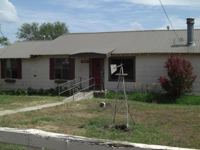 612 E 3rd St, Plainview, TX 79072