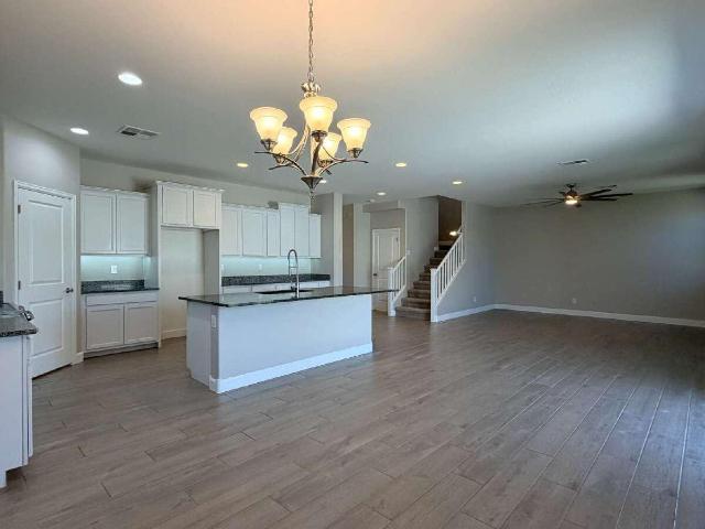 612 E Hazelnut Lane