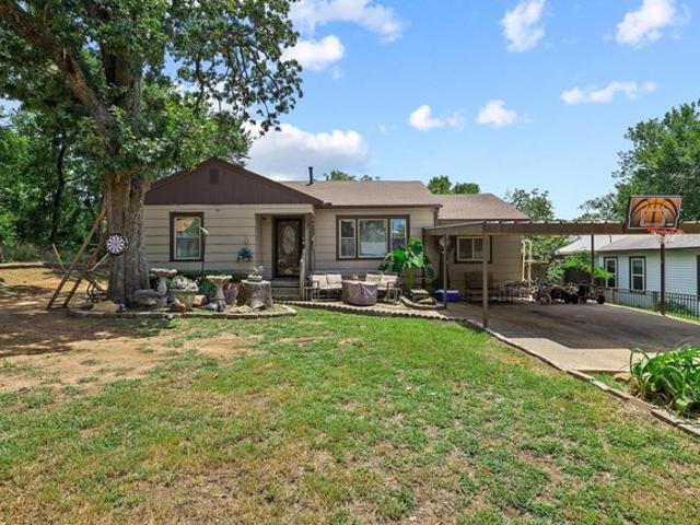 612 E Monterey St, Denison, TX 75021