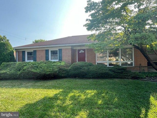 612 Latshmere Dr W, Harrisburg, PA 17109