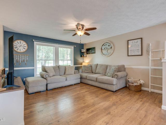 612 Larkspur Drive