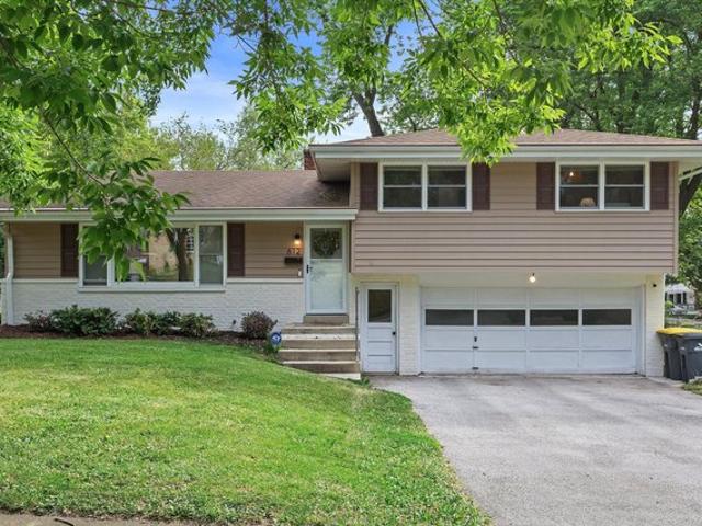 612 Lee Ct, Waukesha, WI 53186