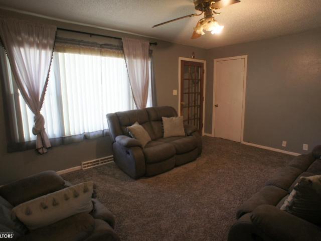 612 Lincoln Drive