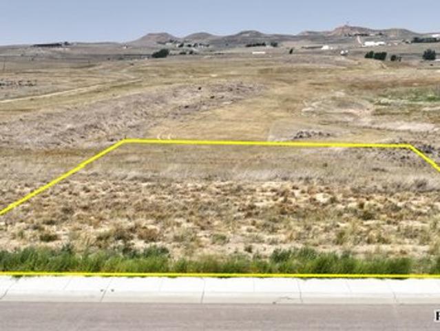 612 Mountain Shadow Dr, Gillette, WY 82718