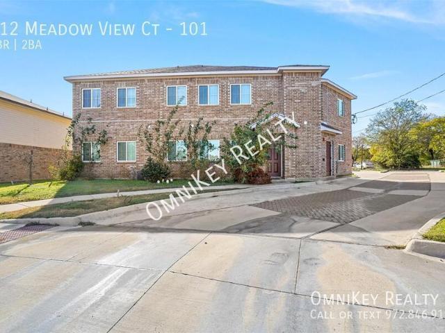 612 Meadow View Ct, 3 beds, 2 full baths