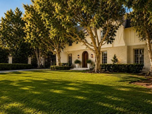 612 N Bedford Drive