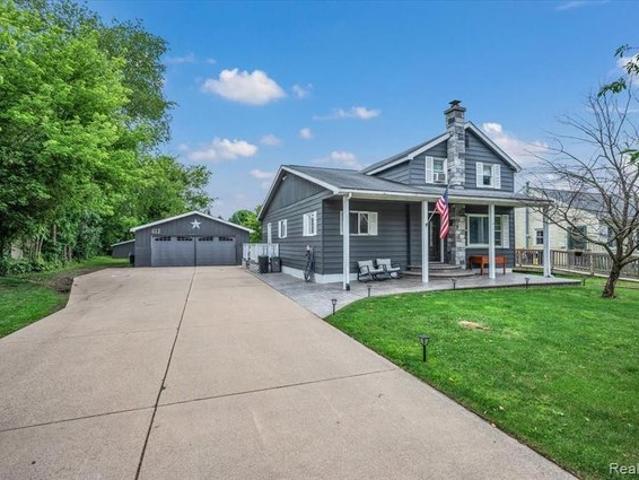 612 N Blacks Corners Rd, Imlay City, MI 48444