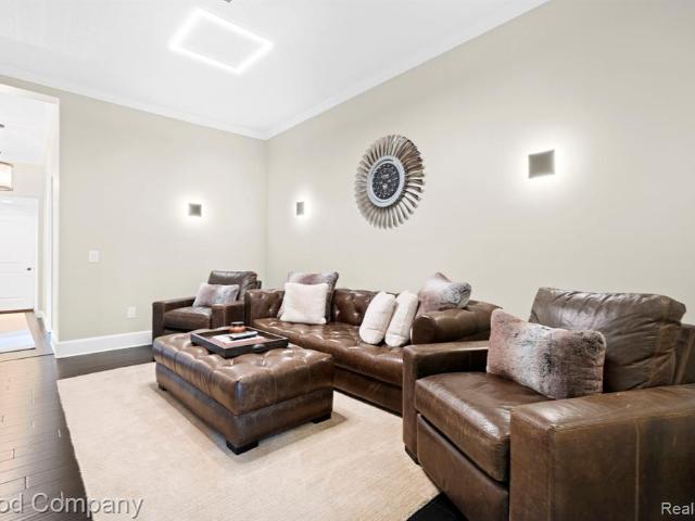 612 n lakeshore drive