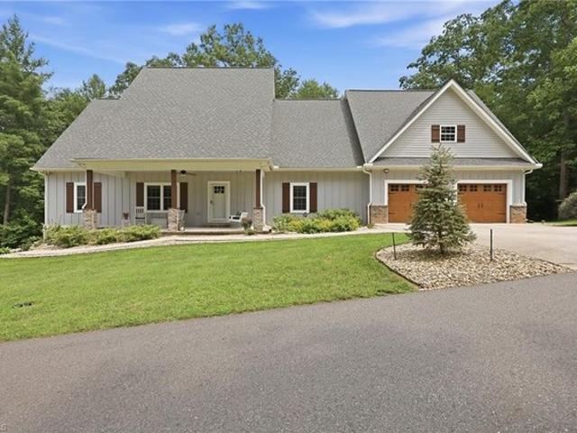 612 Niston Ln, Mount Airy, NC 27030