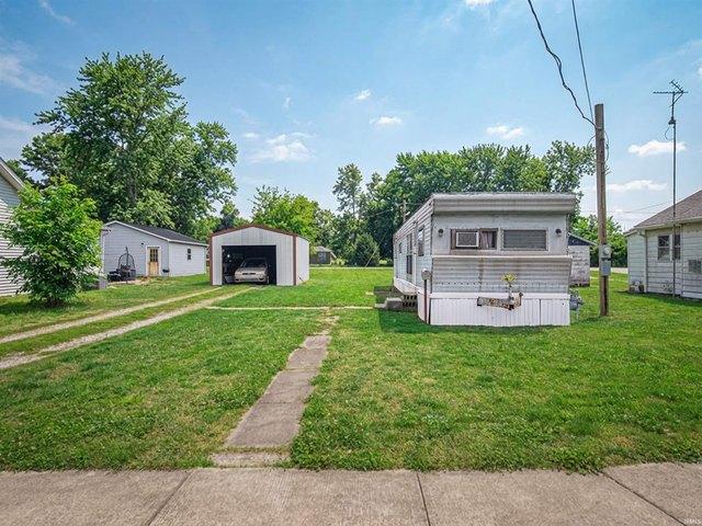 612 S Fifth St, Petersburg, IN 47567