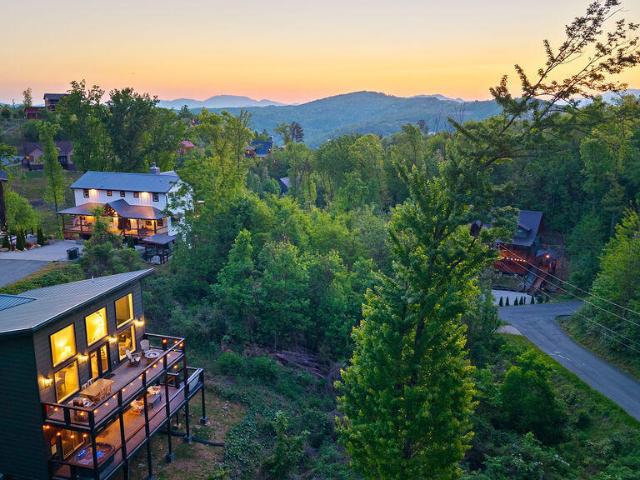 612 Sunset Lane