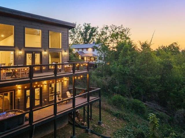 612 Sunset Ln, Gatlinburg, TN 37738