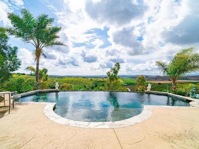 612 Roca Pl, Vista, CA 92084