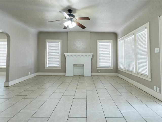 612 W 6th Street