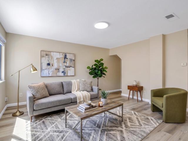 612 W 15Th St B