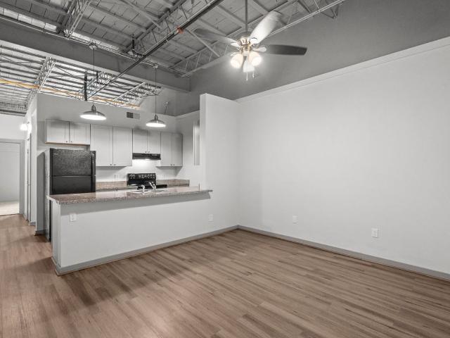 612 W Texas Ave 2 Bedroom Apartment for Rent at 612 W Texas Ave, Baytown, TX 77520
