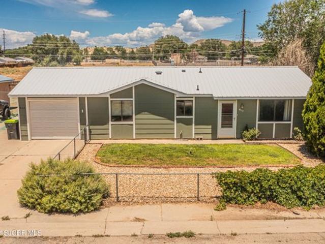 612 W Honeylocust St, Bloomfield, NM 87413