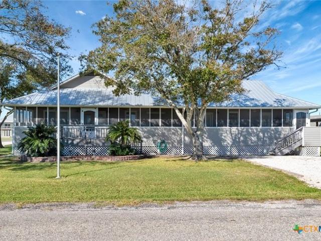 612 W Jackson Ave, Port O'Connor, TX 77982