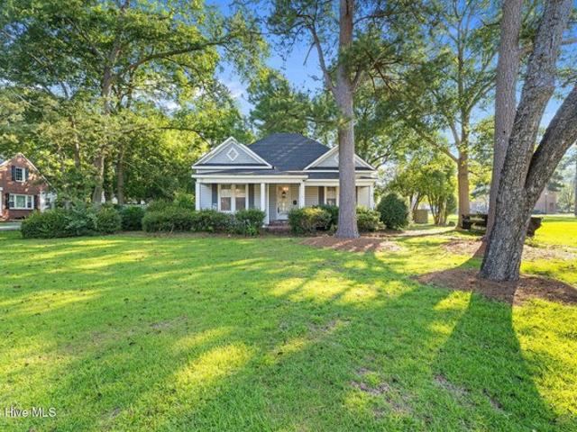 612 W Main St, Mount Olive, NC 28365