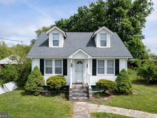 612 W Main St, Stanley, VA 22851