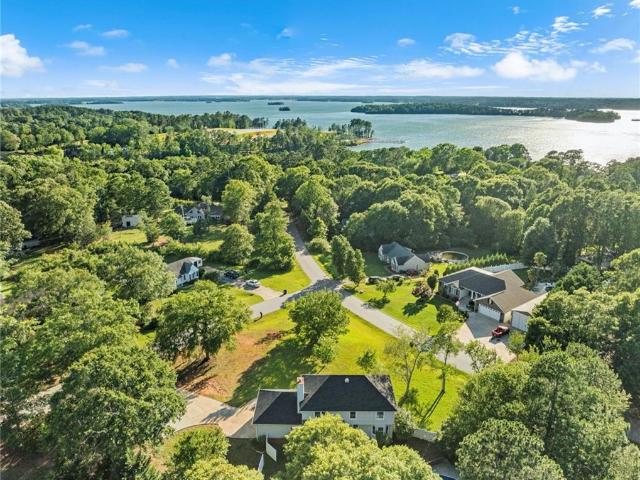 612 Walnut Way
