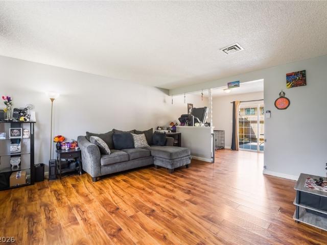6135 Meadowgrass Ln, Las Vegas, NV 89103 | MLS #2757