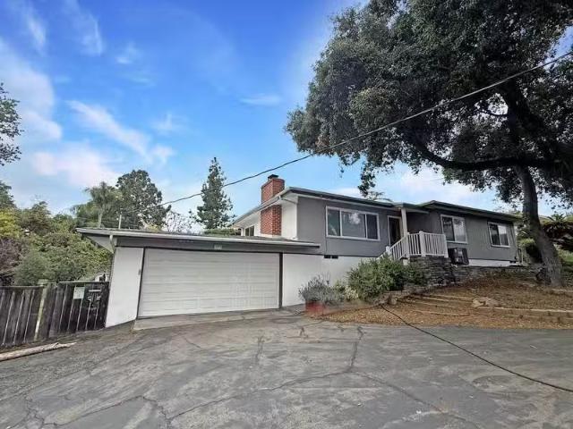 61369312 171 S Upas St