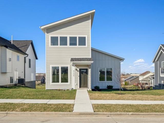6136 Mississippi Ave, Davenport, IA 52807