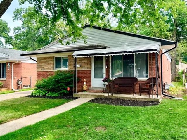6136 Herbert St, Westland, MI 48185