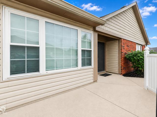 6136 Rockwell Place